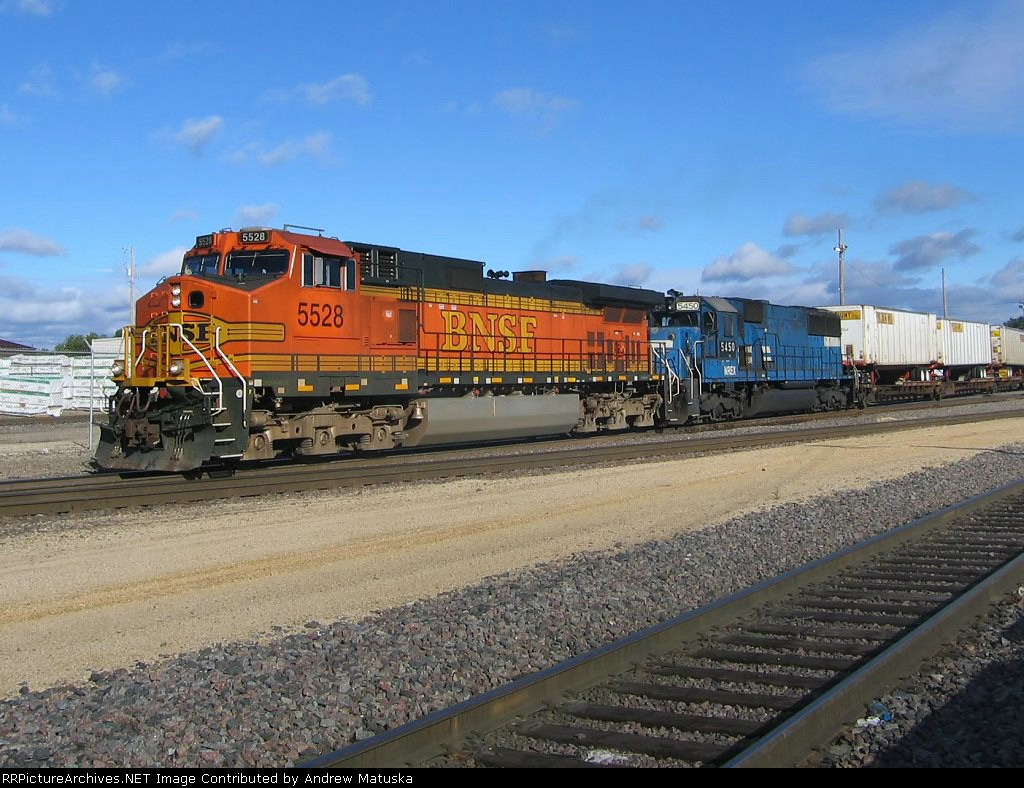 BNSF 5528